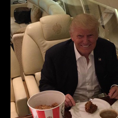 Play of the Day: Trump Eats Fried Chicken With a Fork and Knife ...