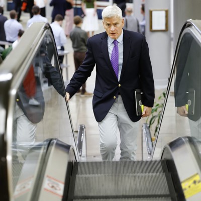 Cassidy ties proposed 30% pay and benefits cuts to federal telework ...